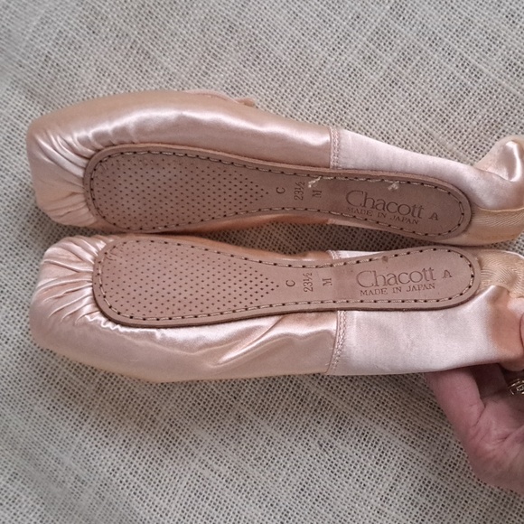chacott | Shoes | Chacott Veronese Pink Silk Pointe Ballet Shoes Nwot Sz235 Sz65 | Poshmark
